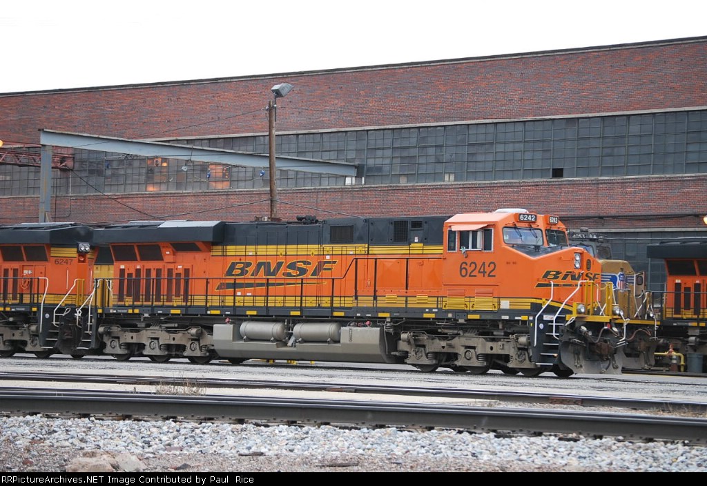 BNSF 6242